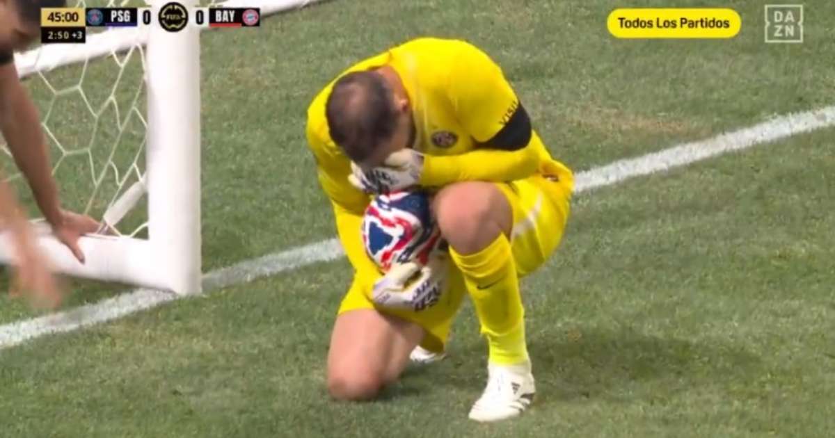 Donnarumma, do PSG, chora após causar grave lesão em jogador do Bayern ...