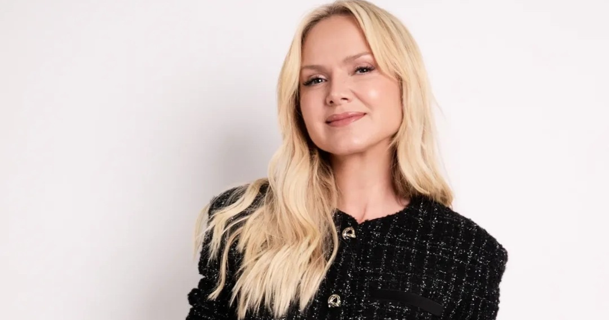 Eliana prova elegância do tailleur de tweed no 'Saia Justa'