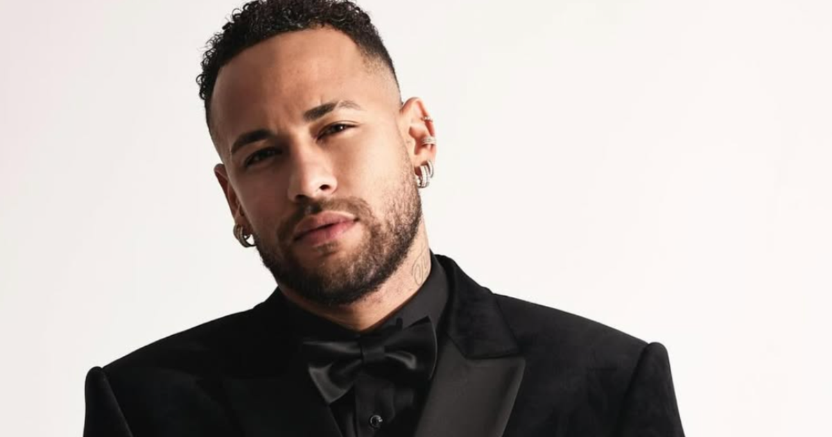 Neymar exibe detalhes do seu novo 'brinquedo' que custou mais de 8 milhões