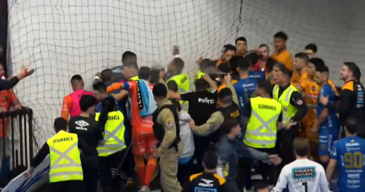 Briga em Jogo de Futsal: PM Usa Spray de Pimenta e Confusão Viraliza