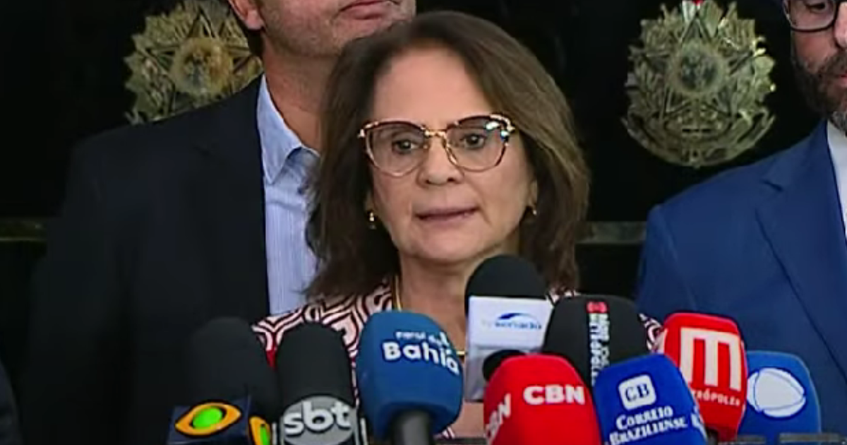 Bolsonaro vai se calar, mas Michelle nos conduzirá, diz Damares