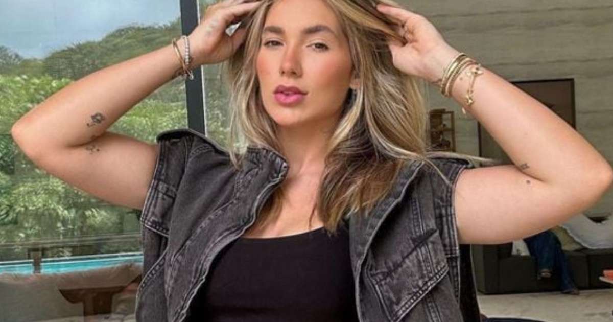 Virginia Fonseca tira onda durante passeio em Angra dos Reis