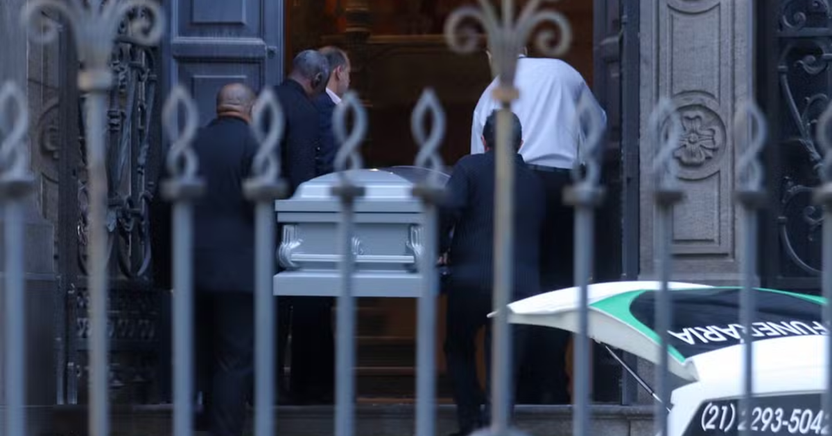 Corpo de Preta Gil chega ao Theatro Municipal do Rio de Janeiro para ...
