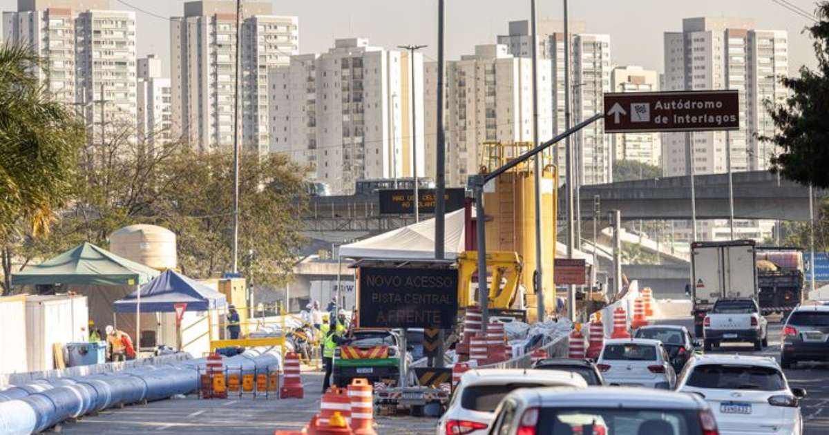 Cratera na Marginal Tietê: como estão o trânsito, os bloqueios e as ...
