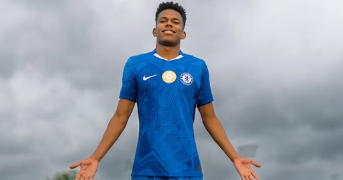 Ex-Palmeiras, Estêvão é apresentado pelo Chelsea