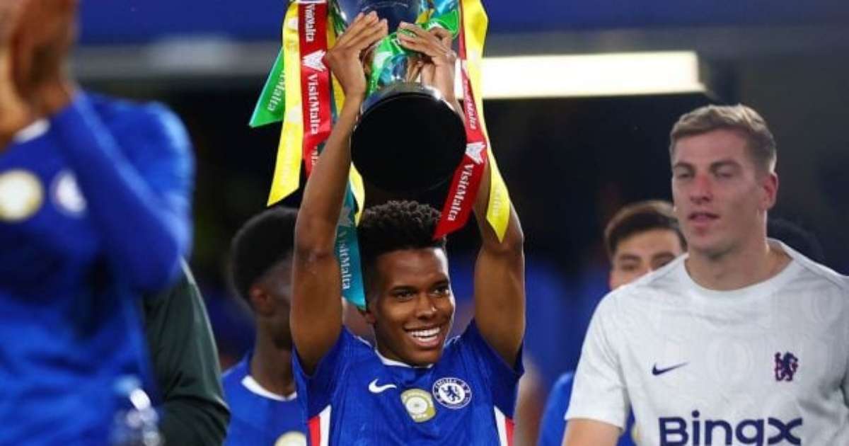 Estreia de Estêvão no Chelsea repercute na Europa: 'Veste-se de Messinho'