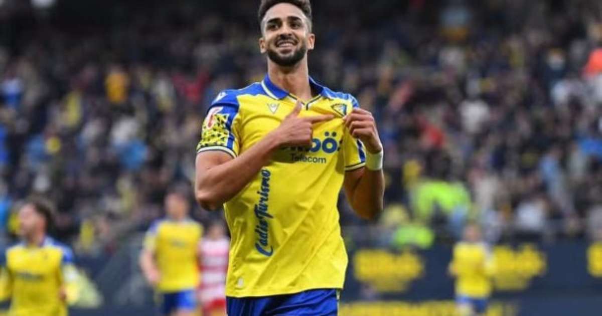 Chris Ramos promete empenho no Botafogo: 'Darei tudo por essa camisa'