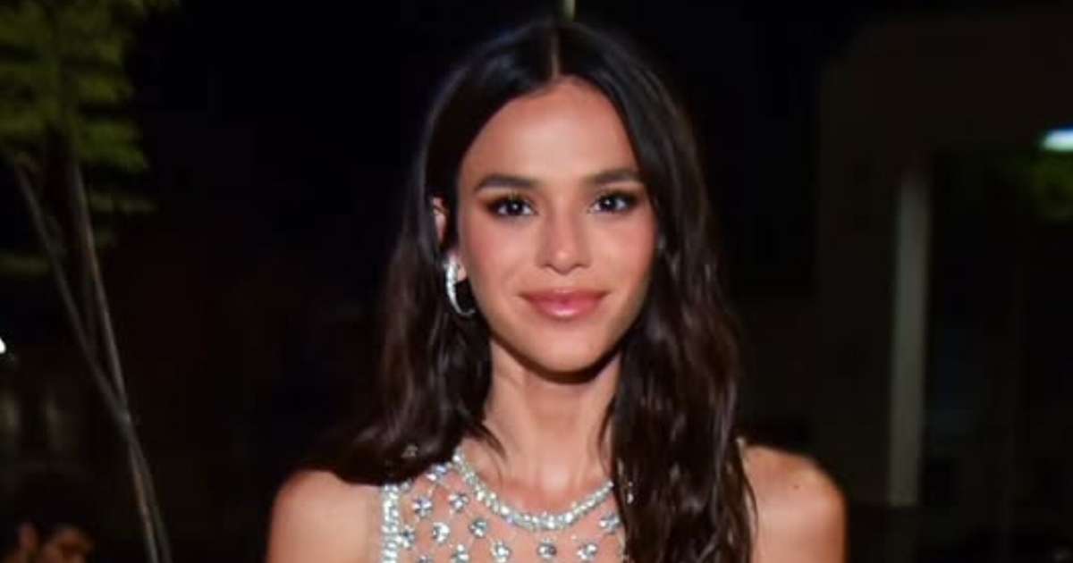 Internet se surpreende com look de Bruna Marquezine para festa de aniversário; veja foto