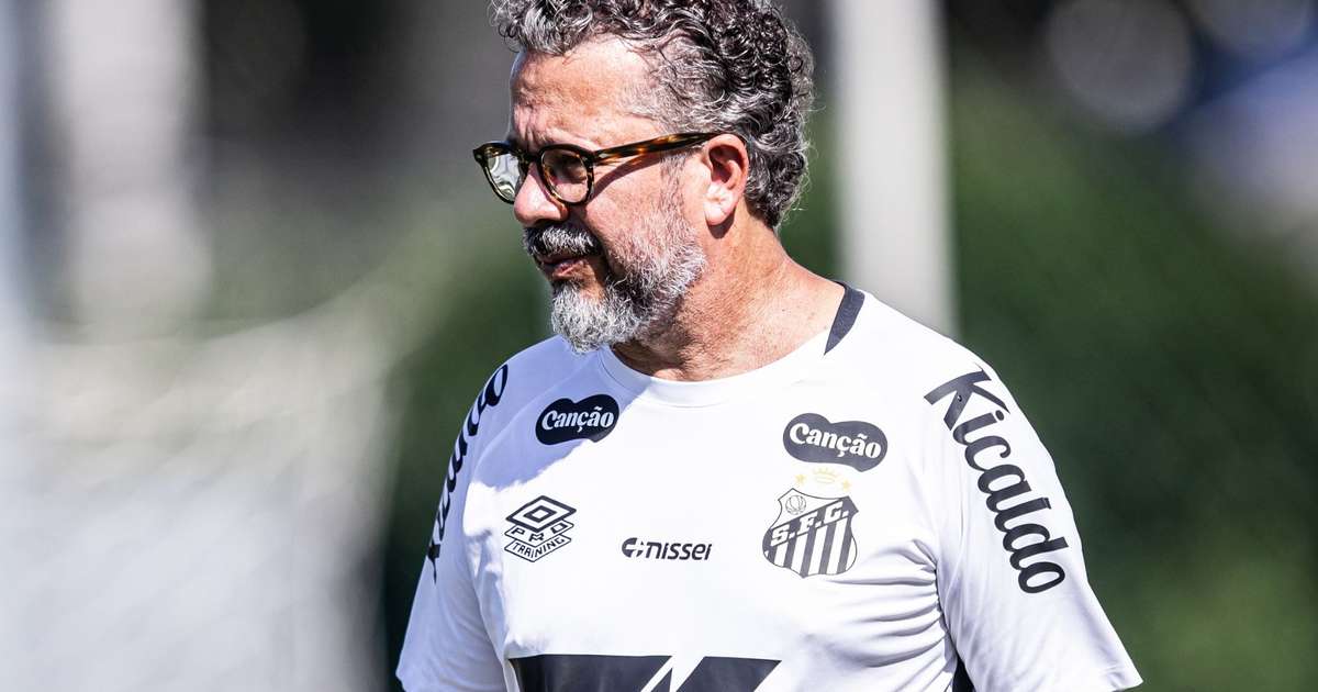 Santos terá que pagar caminhão de dinheiro a Cléber Xavier por demissão
