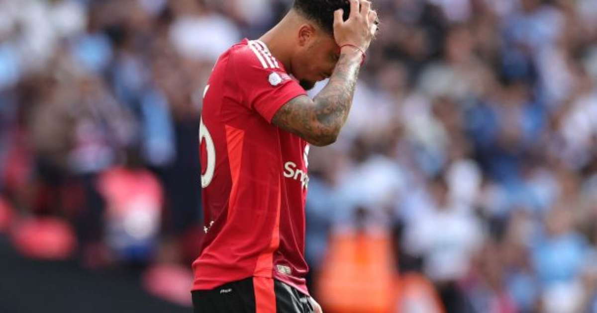 Namoro com rapper pesa em recusa de atacante do Manchester United à Roma