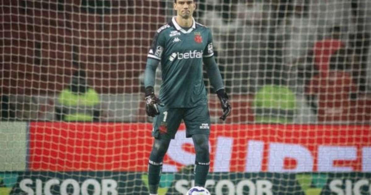 Léo Jardim, do Vasco, relembra expulsão contra o Inter: 'A gente ...