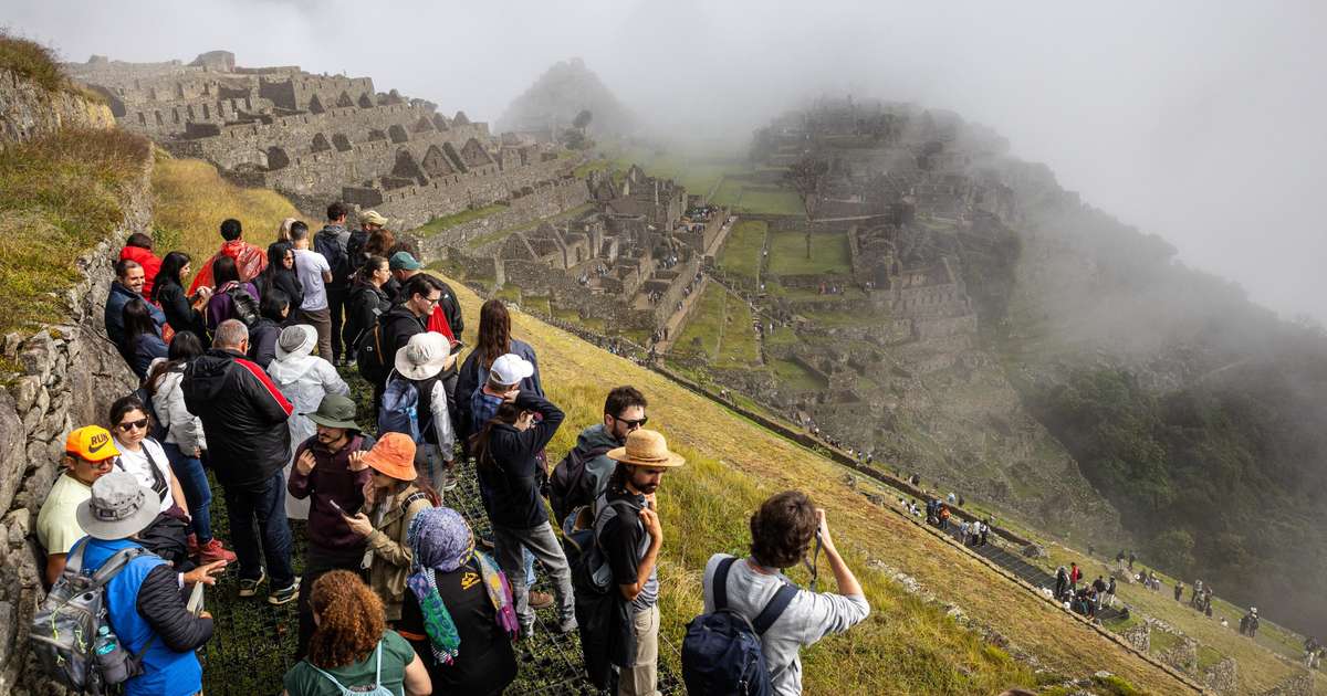 Turistas presos em Machu Picchu devido a protestos; resgates em andamento