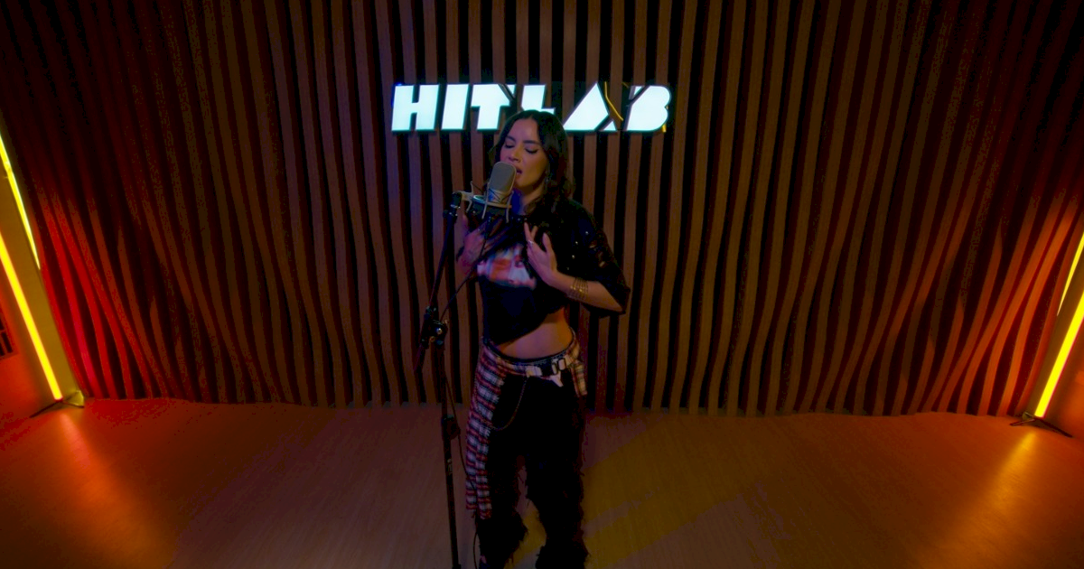 Júlia Rezende apresenta 'Invenção' na Hit Sessions