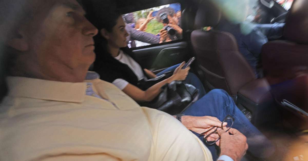 Moraes determina envio de relatório sobre vistorias em carros que acessam casa de Bolsonaro