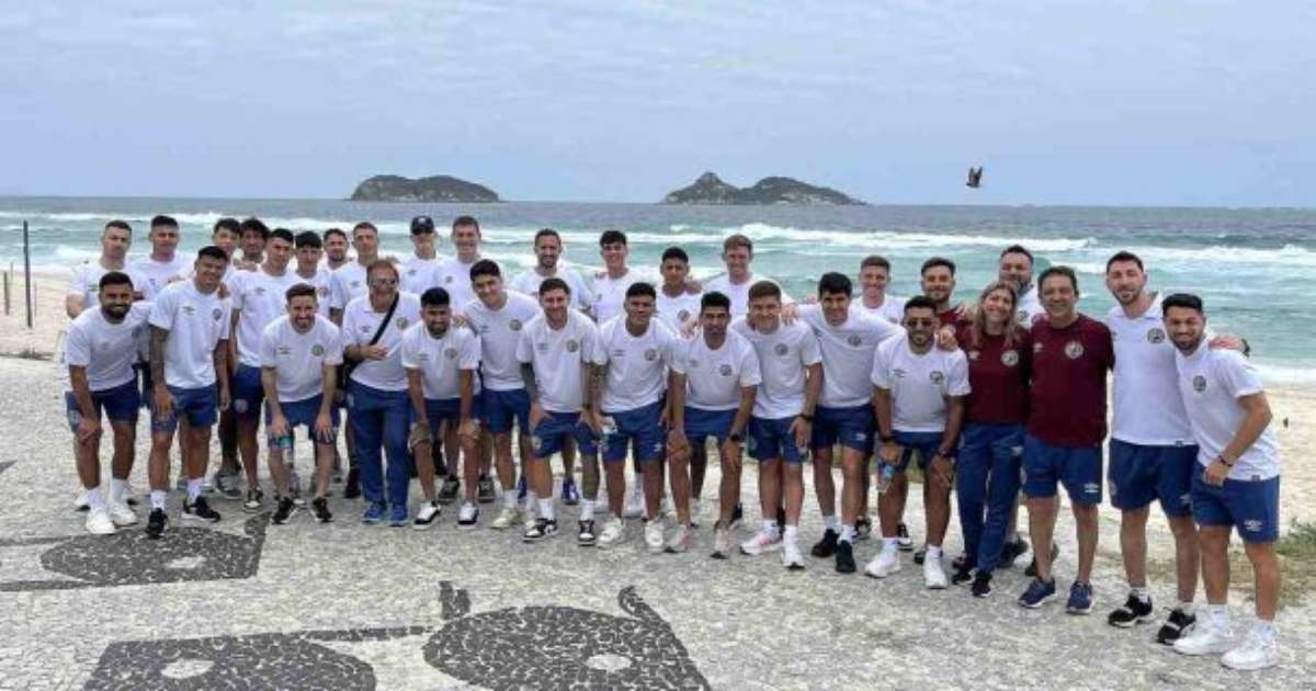 Jogadores do Lanús vão à praia no Rio antes de jogo contra o Fluminense