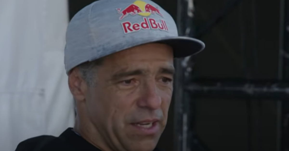 Sandro Dias desce rampa de 70 metros em prédio e estabelece recorde ...