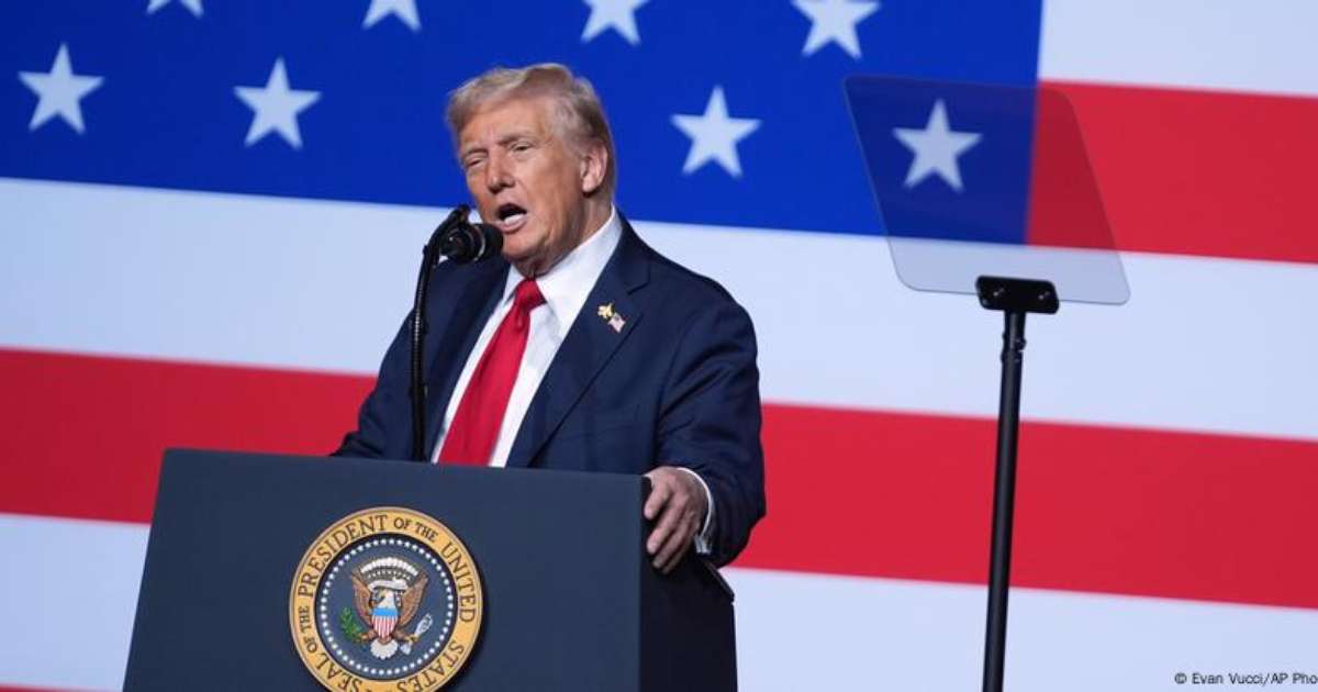 Trump cobra lealdade ideológica de generais e cita "guerra interna"