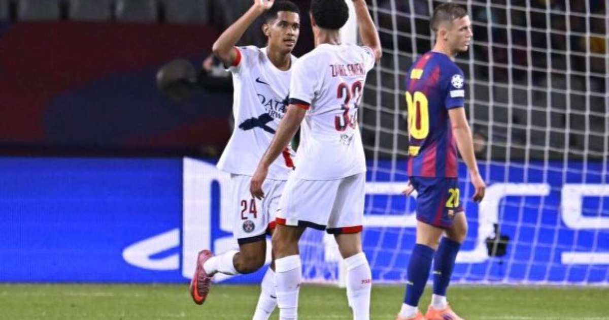 PSG vira sobre o Barcelona e mantém 100% na Champions