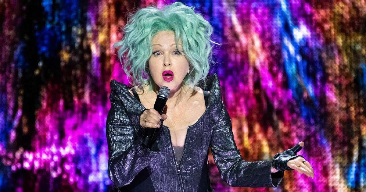 Cyndi Lauper conclui turnê de despedida e... anuncia shows para 2026