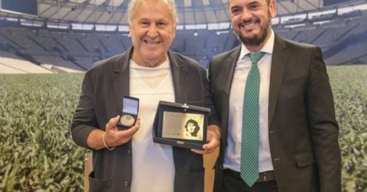 Ídolo do Flamengo, Zico recebe homenagem na Alerj