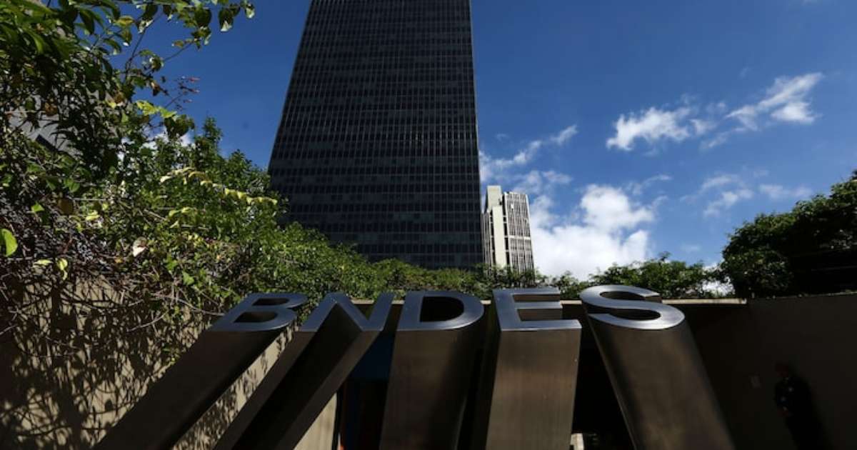 BNDES aprova R$ 1,7 bi para a Embraer exportar 13 aeronaves à Skywest ...