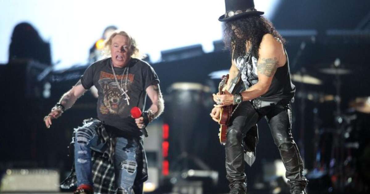 Às vésperas de show do Guns N' Roses no Brasil, Axl Rose se irrita e 'ataca' baterista no palco