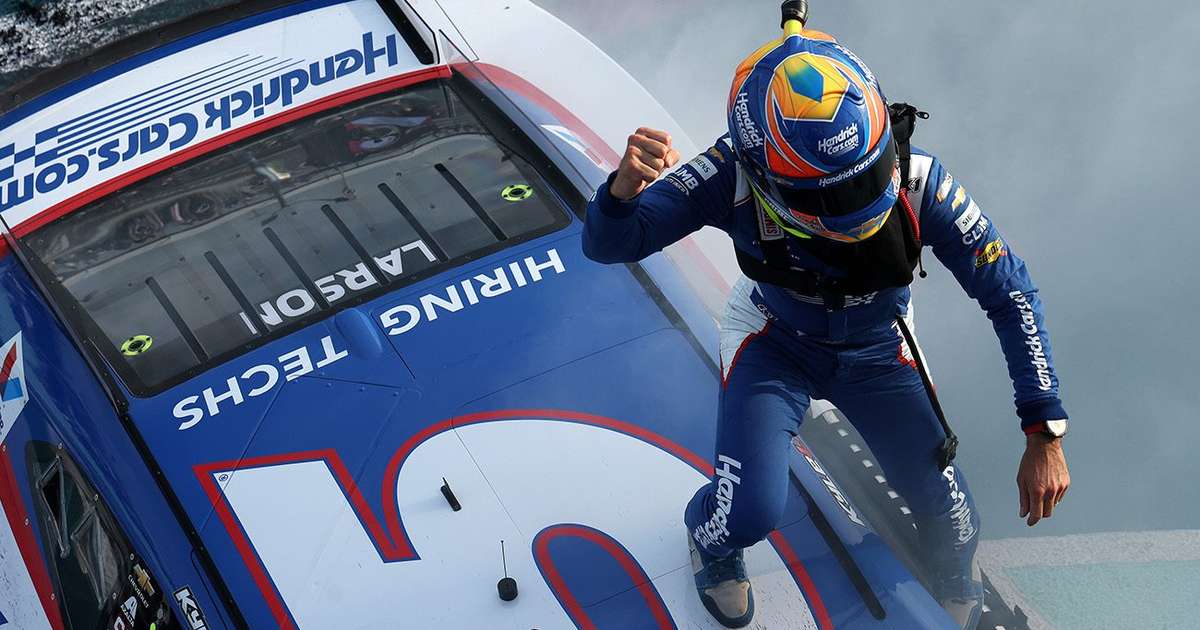 NASCAR: Larson conquista bicampeonato em final dramático