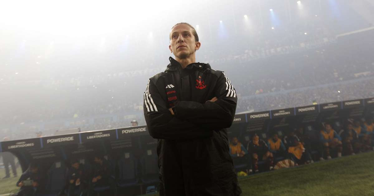 Filipe Luís comenta sobre expulsão de Plata: "Ele quis ir na bola e acabou pegando na perna do ...