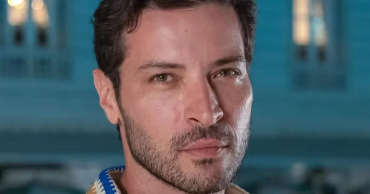 É grave? Ator Leandro Lima é internado após tomar gasolina