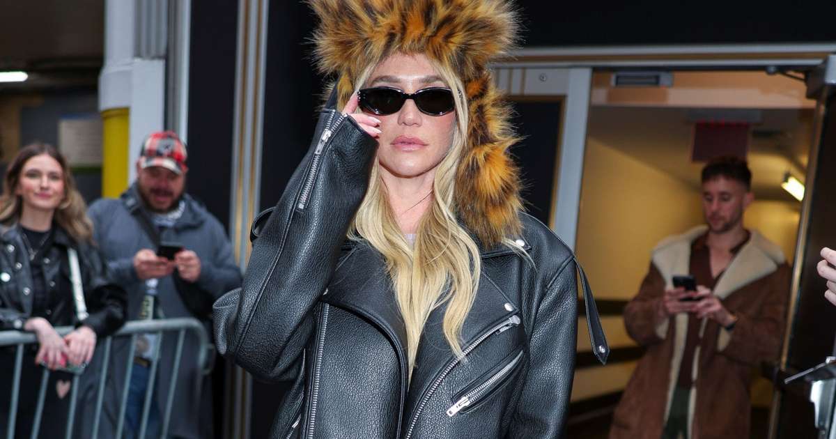 Kesha relembra início de carreira há 15 anos: 'Poderosa e destemida'