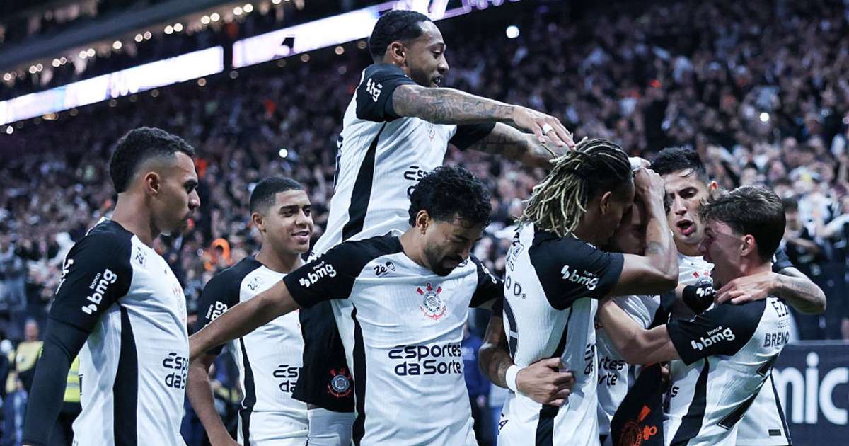 Corinthians vence São Paulo com gols de Yuri Alberto e Memphis
