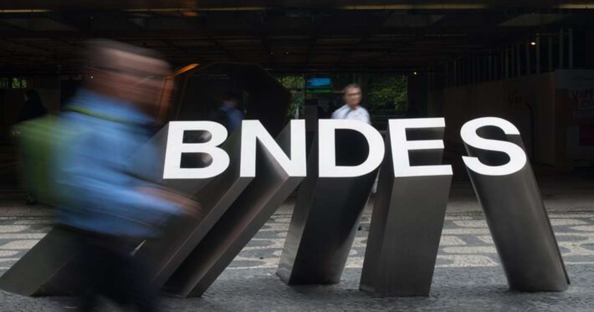 BNDES aprova financiamento de R$ 1 bi para Embraer exportar aviões ...