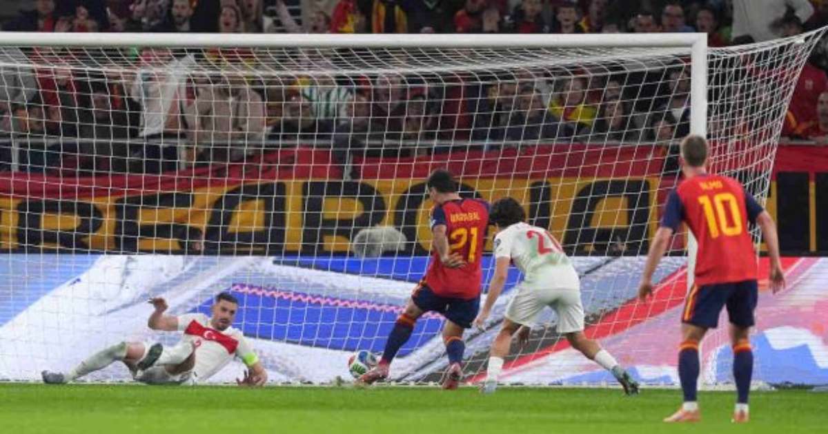 Atacante da seleção espanhola sofre lesão e só volta em 2026