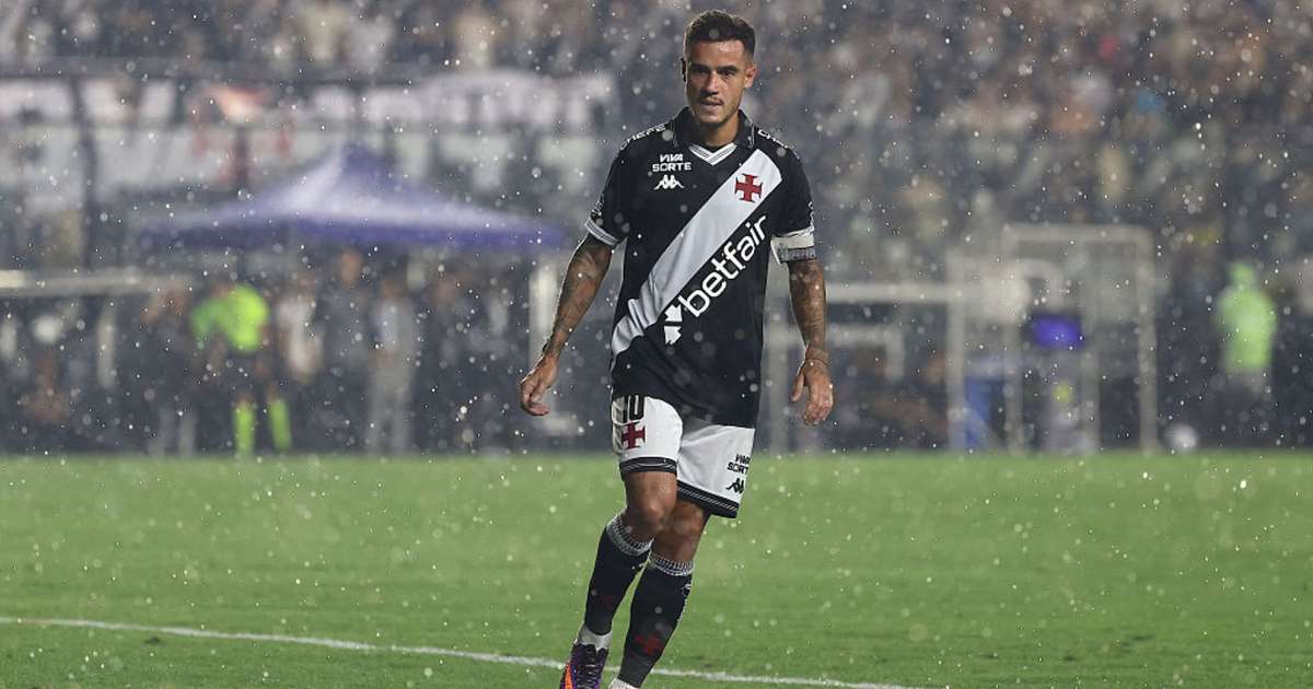 Vasco goleia Internacional em jogo marcado pela forte chuva