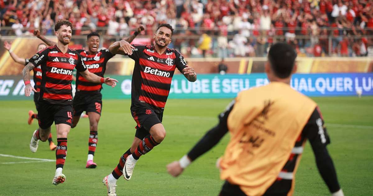 Danilo marca segundo gol em final de Libertadores