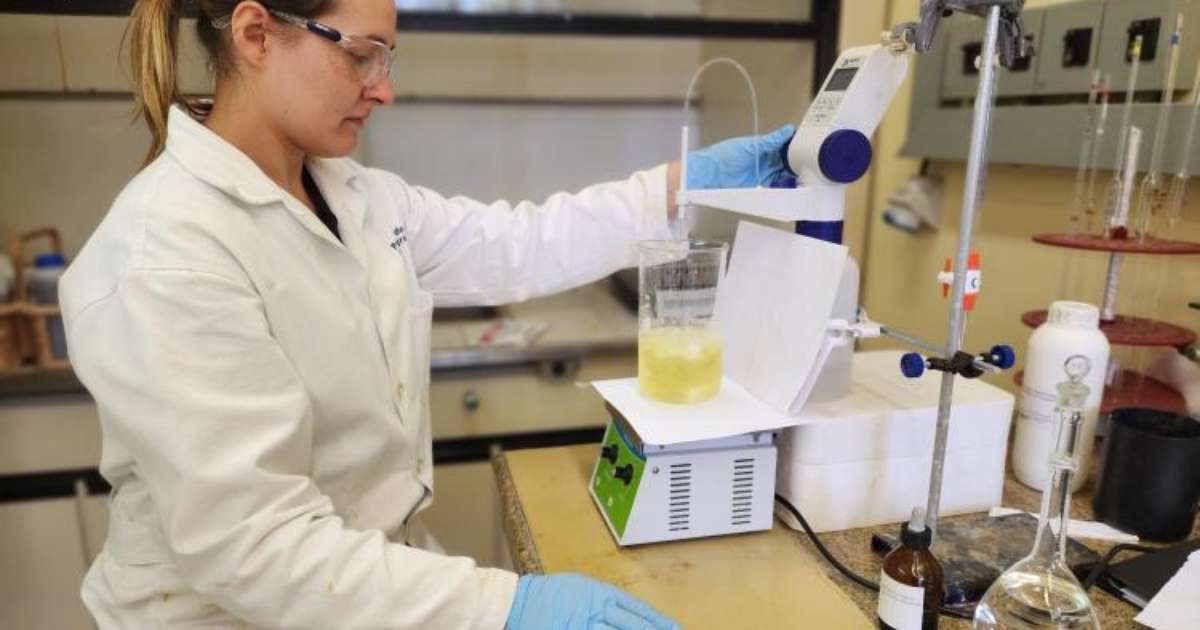 Dmae realiza mais de 2 mil análises diárias para garantir qualidade da água distribuída em Porto ...