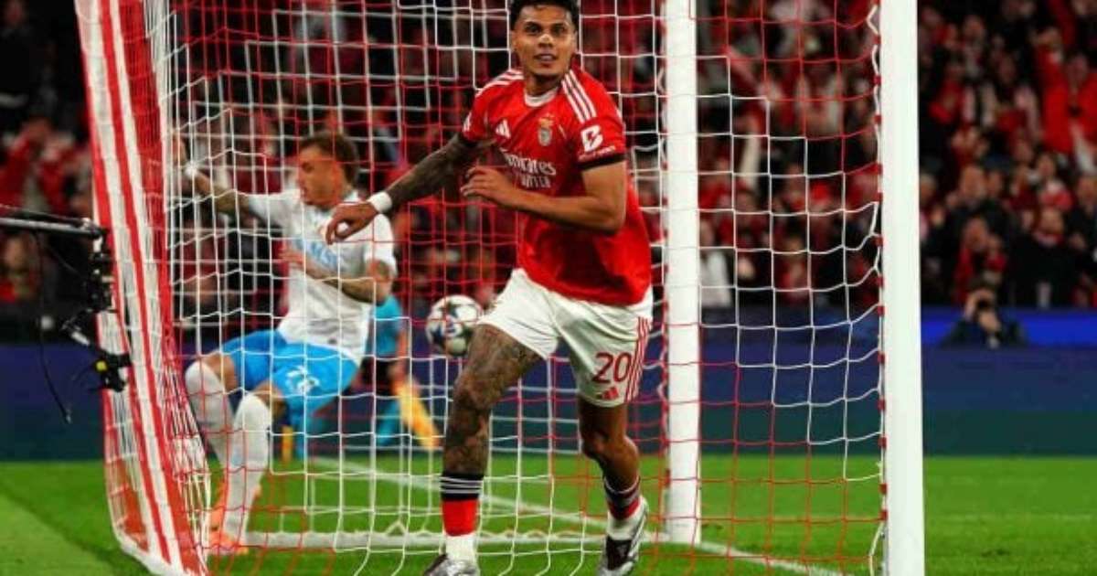 Ex-Palmeiras brilha, e Benfica vence o Napoli pela Champions