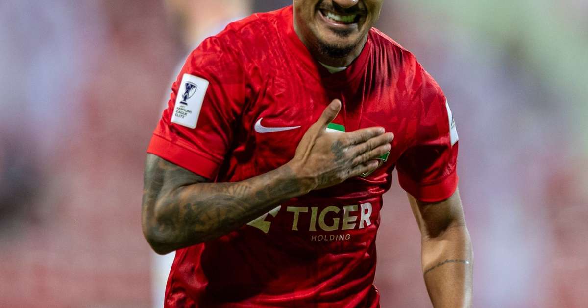 Agora lateral, Kauan Santos celebra bom momento no Shabab Al Ahli
