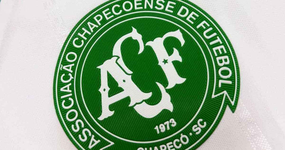Chapecoense avalia reforços para lateral e ataque para a temporada