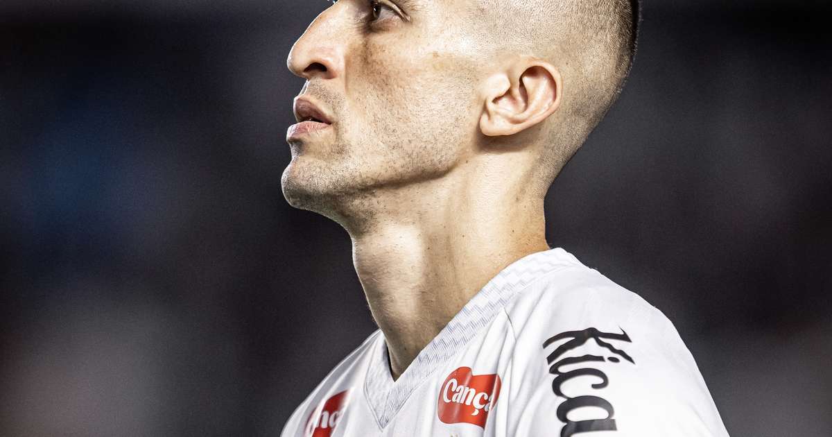 Schmidt vê "gosto amargo" após derrota do Santos para o Palmeiras