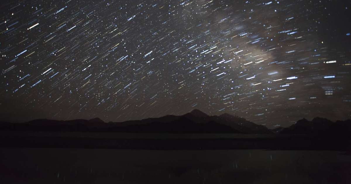 Calendário celeste 2026: as principais chuvas de meteoros visíveis no ...