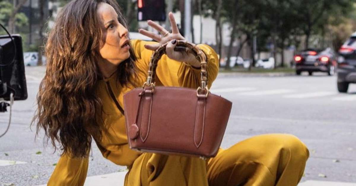 Zenilda usa bolsa de couro de R$ 2.747 em "Três Graças"