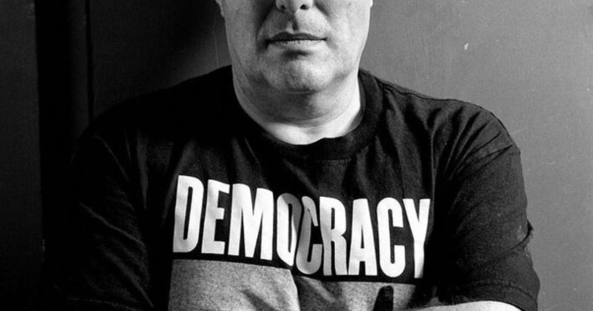 Jello Biafra, ex-vocalista do Dead Kennedys, sofre AVC e é internado