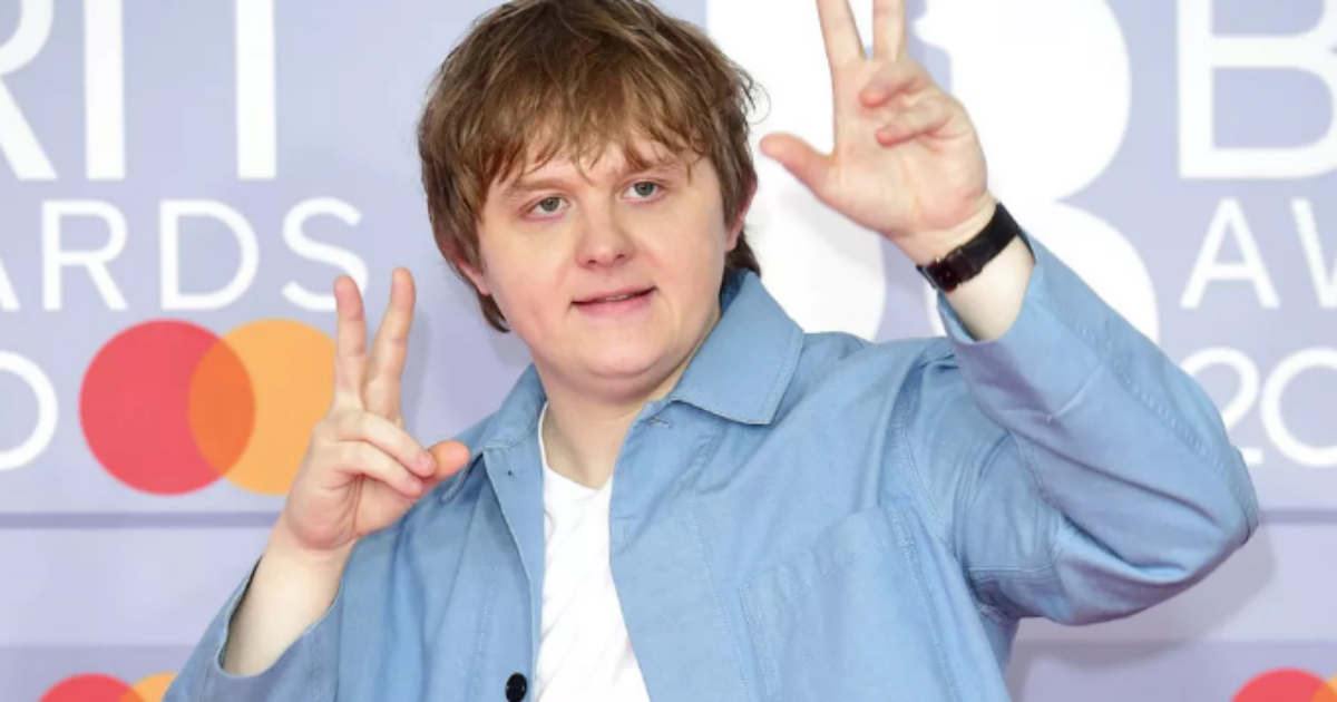 Síndrome de Tourette: como é a doença de Lewis Capaldi, atração do Lolla