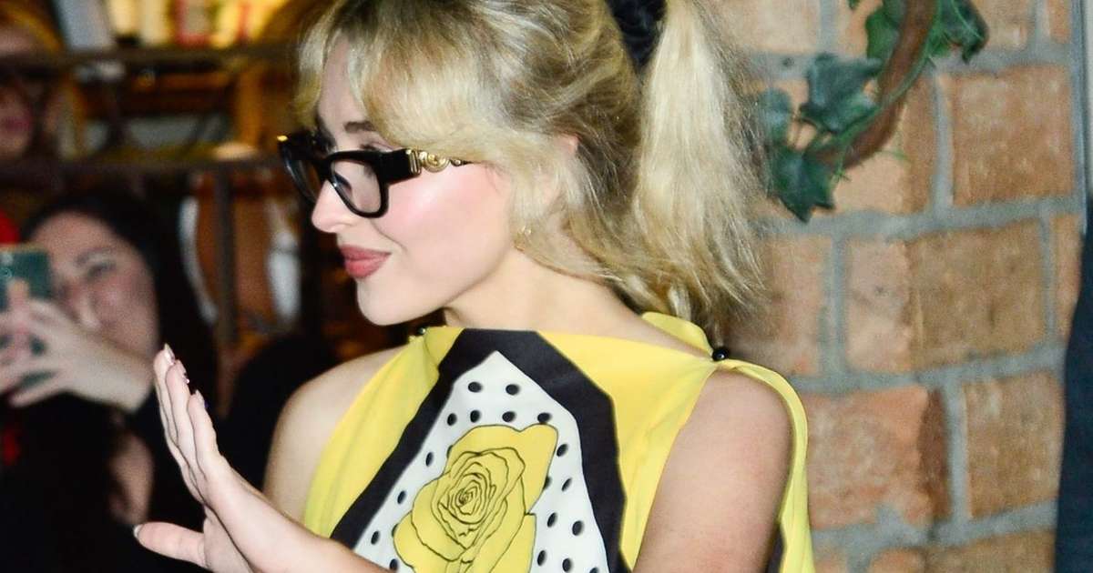 Lolla: Sabrina Carpenter usa lenço vintage dos anos 70 em restaurante