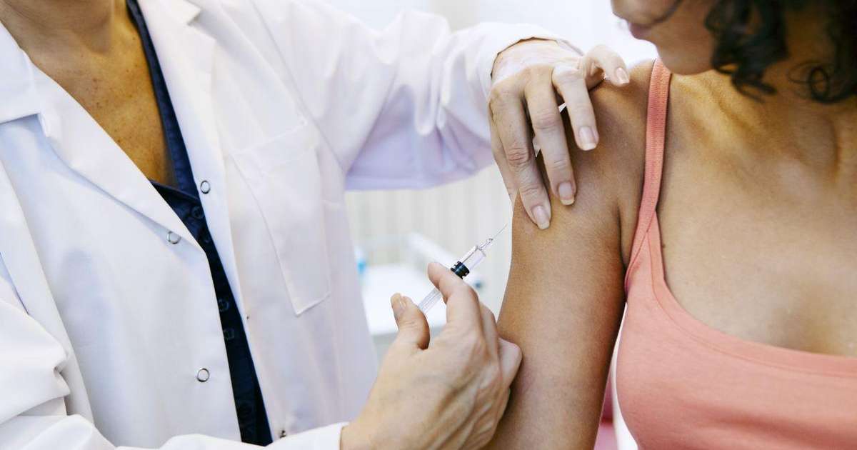 Vacina da gripe dá gripe? Entenda o que é mito e verdade