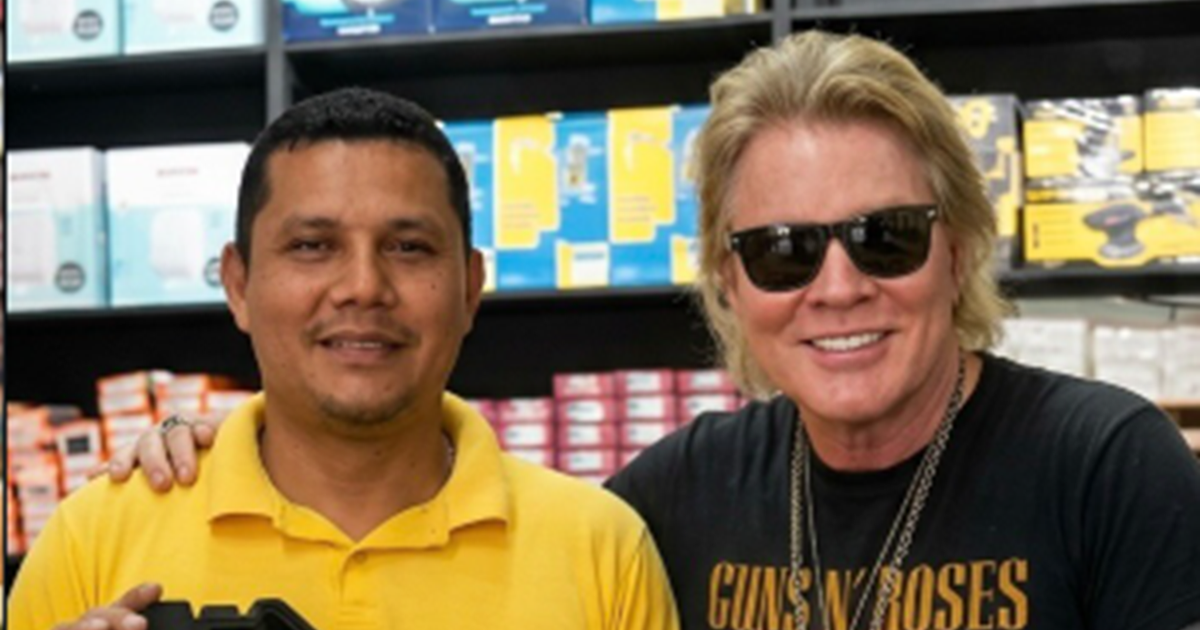 Funcionário trolla chefe dizendo que Axl Rose visitou sua loja no Maranhão