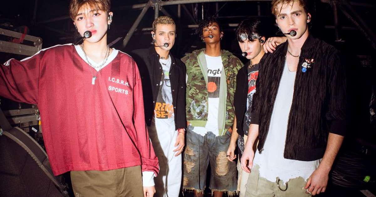 Cantor brasileiro chora após conhecer BTS no México