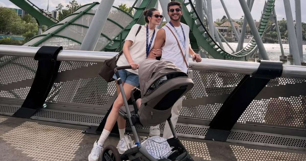 Camila Queiroz e Klebber Toledo abrem álbum de férias em Orlando com a ...