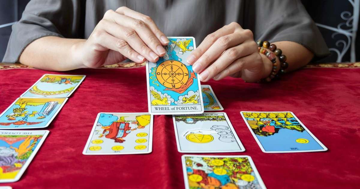 Amor, dinheiro e destino: as cartas de tarô mais buscadas nas leituras